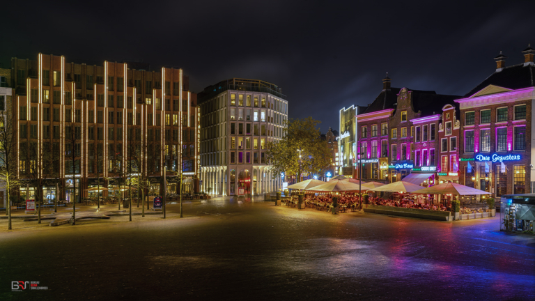 Grote Markt Groningen tijdens de avond - Bureau Reina Smallenbroek